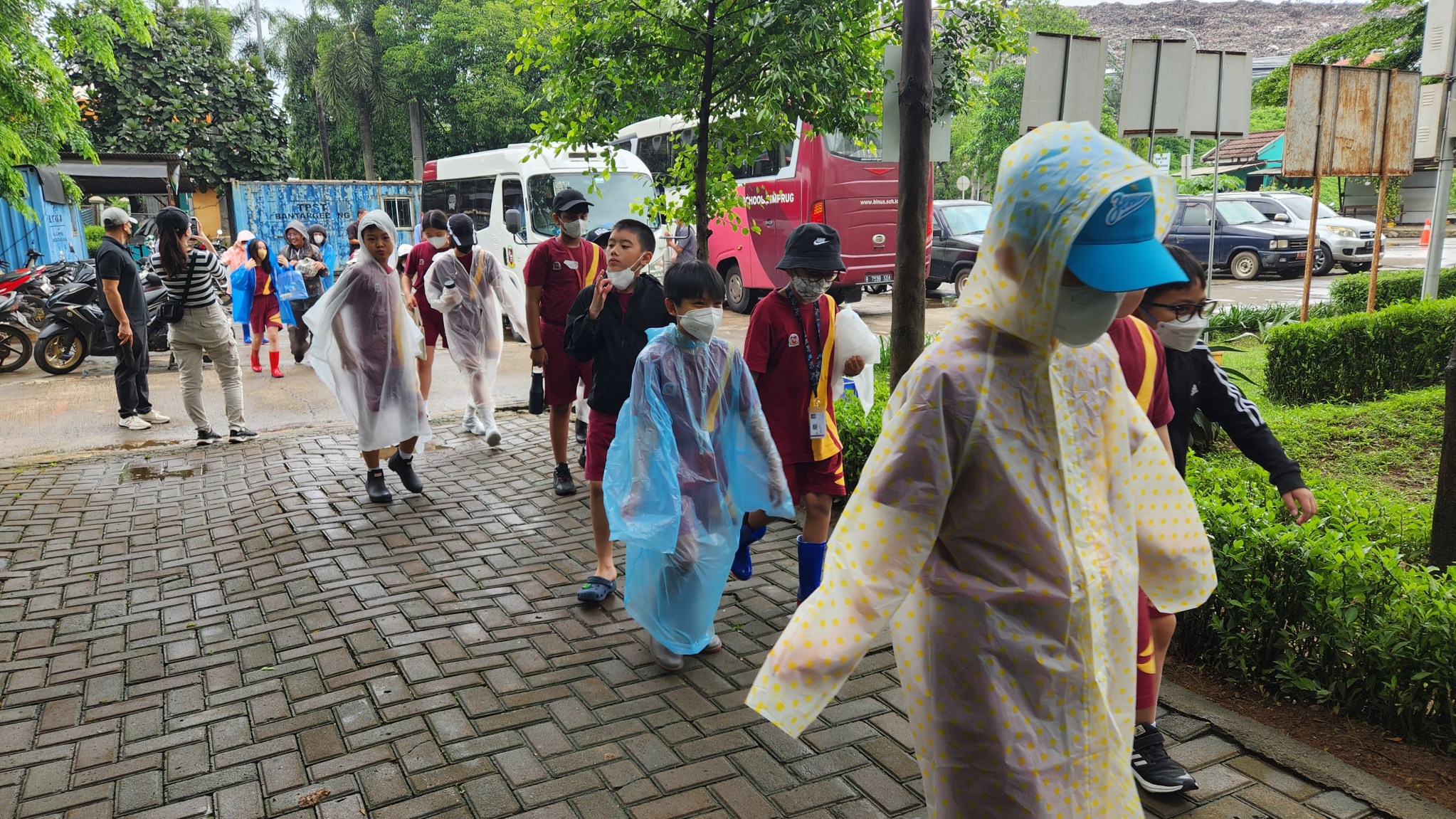 Our visit to Bantar Gebang! – The Binusian